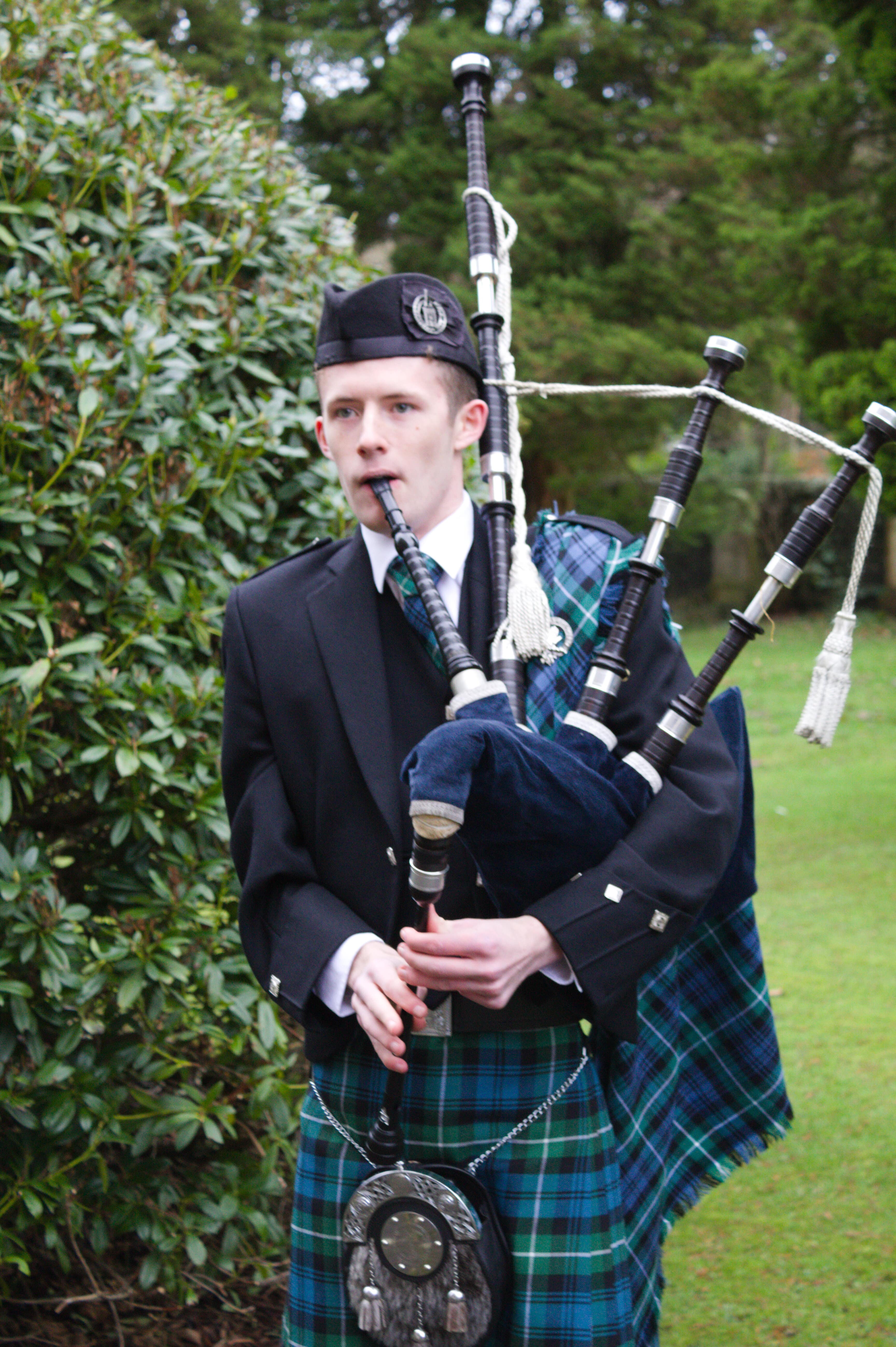 Eden - Traditional Highland Bagpiper for Hire | TPE