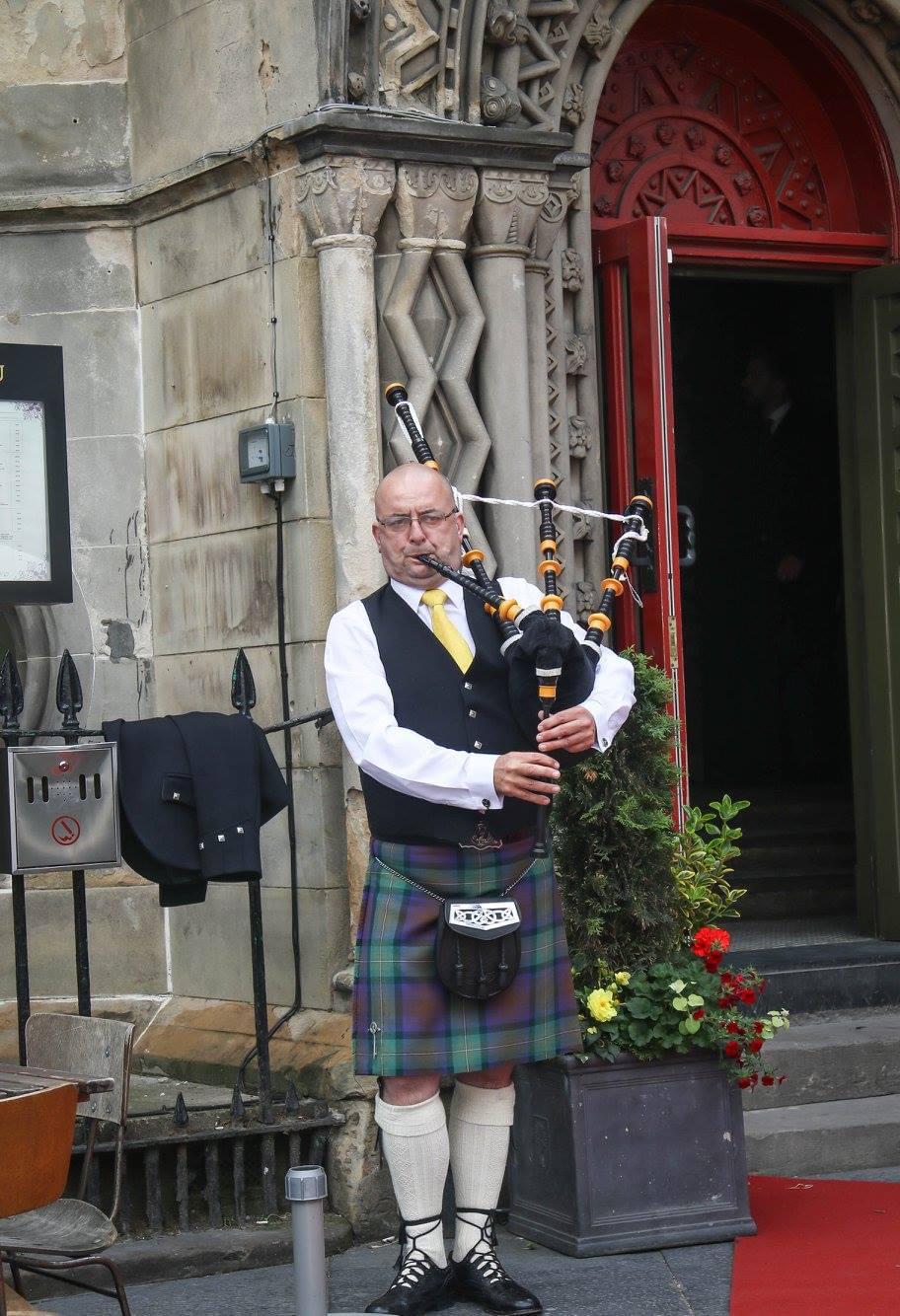 Ross - Traditional Highland Bagpiper for Hire | TPE
