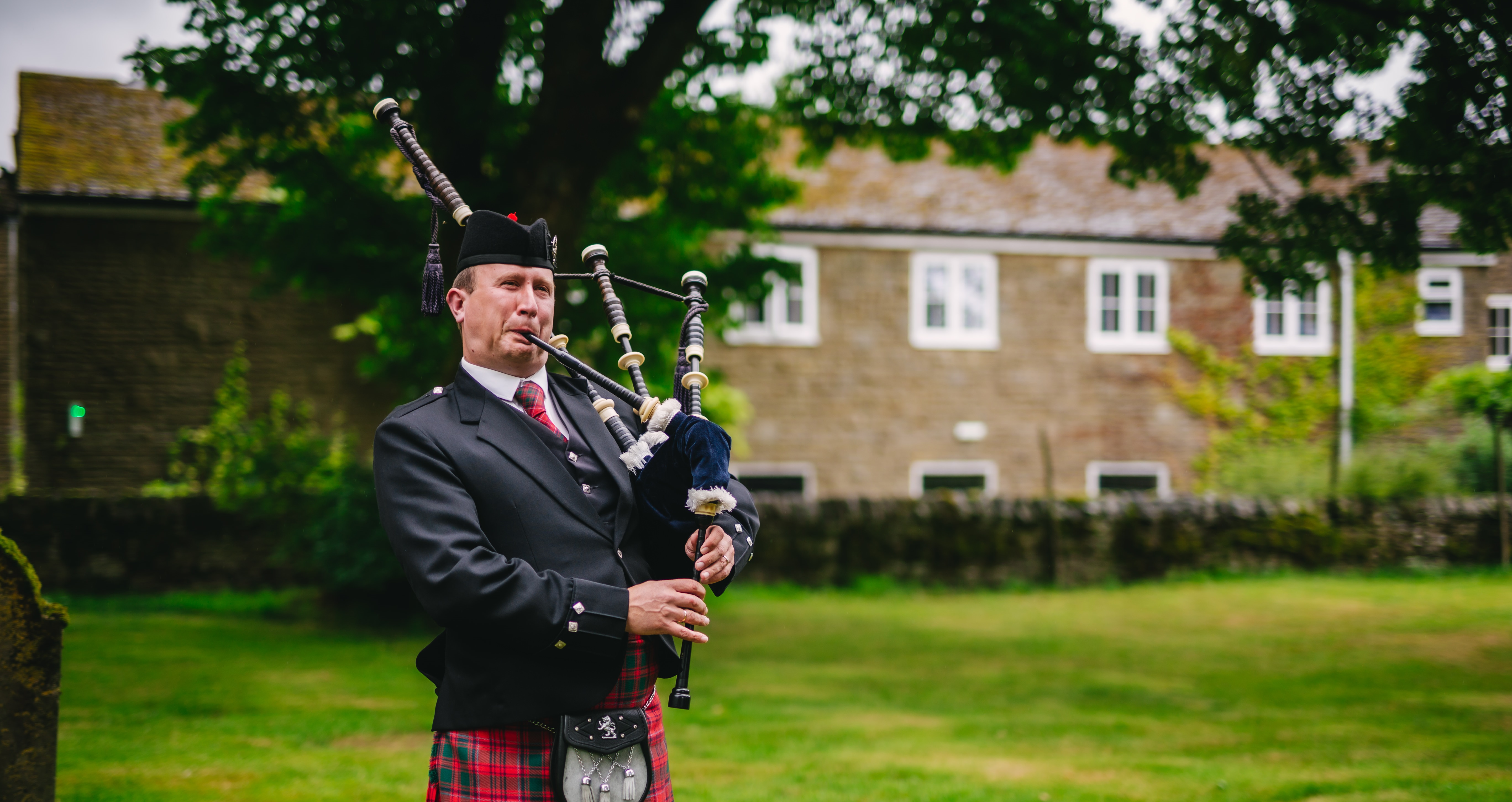 Malcolm - Traditional Highland Bagpiper for Hire | TPE