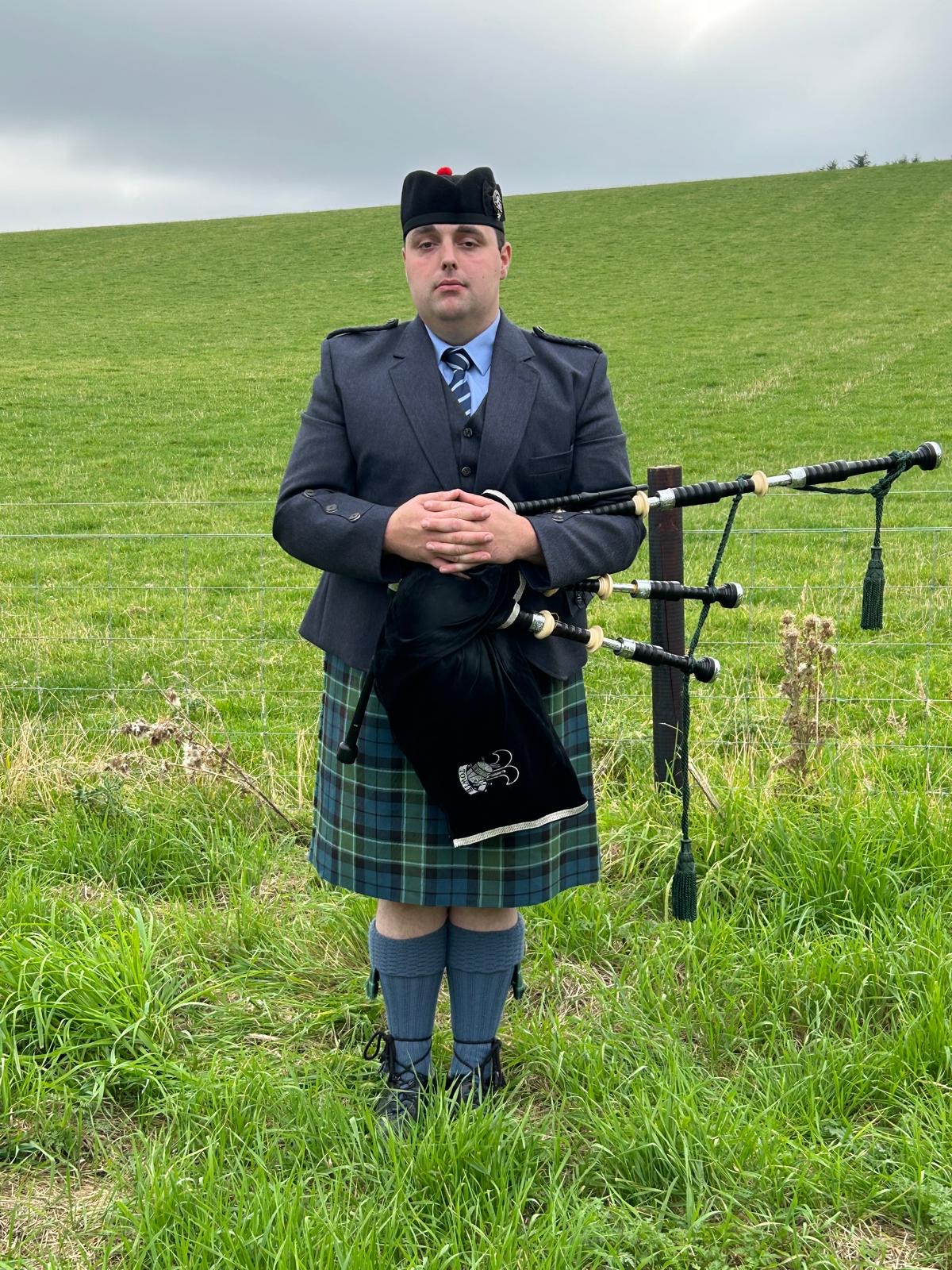Euan C - Traditional Highland Bagpiper for Hire | TPE