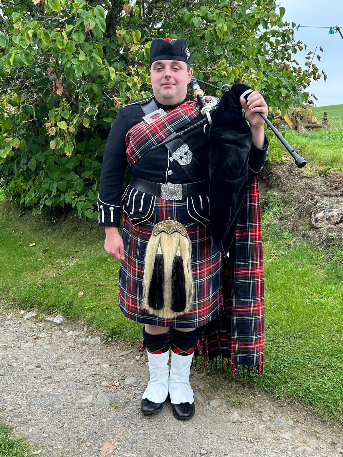 Euan C - Traditional Highland Bagpiper for Hire | TPE