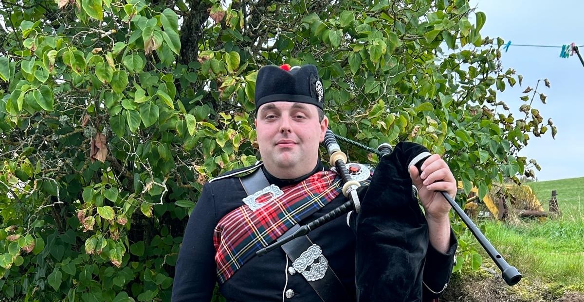Euan C - Traditional Highland Bagpiper for Hire | TPE